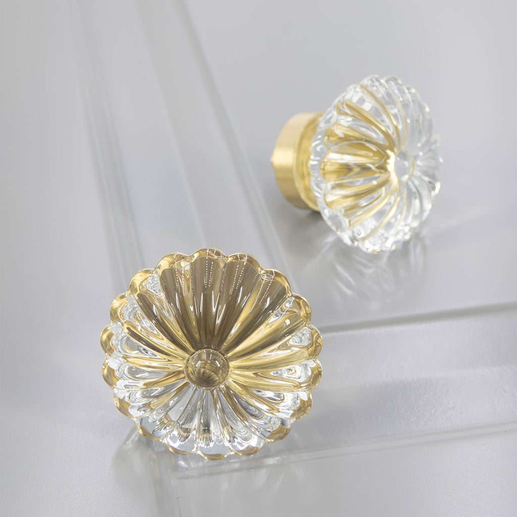 Murano - Ribbed Glass Cabinet Knob with Brushed Brass Base – Simply Effortless